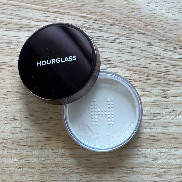 Hourglass | Makeup | Hourglass Mini Translucent Setting Powder | Poshmark